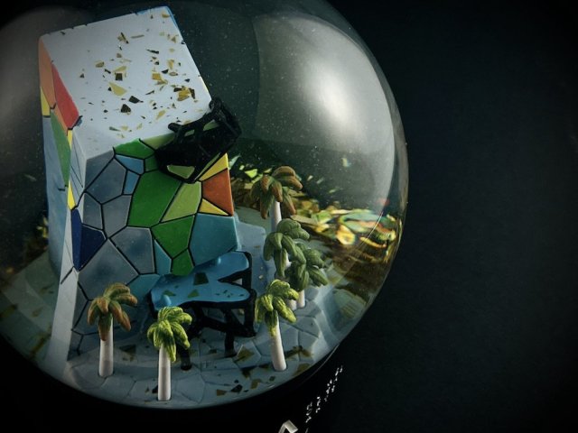 Beautiful Snow Globes From Maker to the Stars, Queen Of Snow Globes