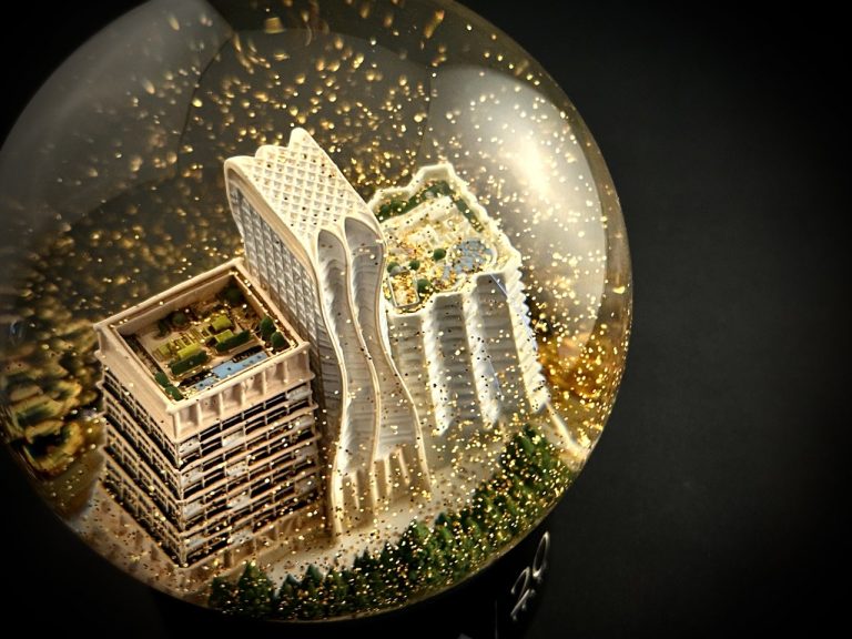 Beautiful Snow Globes From Maker to the Stars, Queen Of Snow Globes