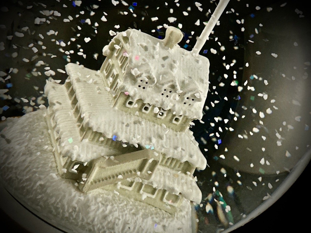 Campbell Resort - Queen of Snow Globes