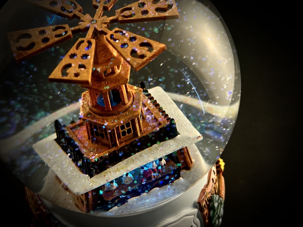 Christkindl Market - Queen of Snow Globes
