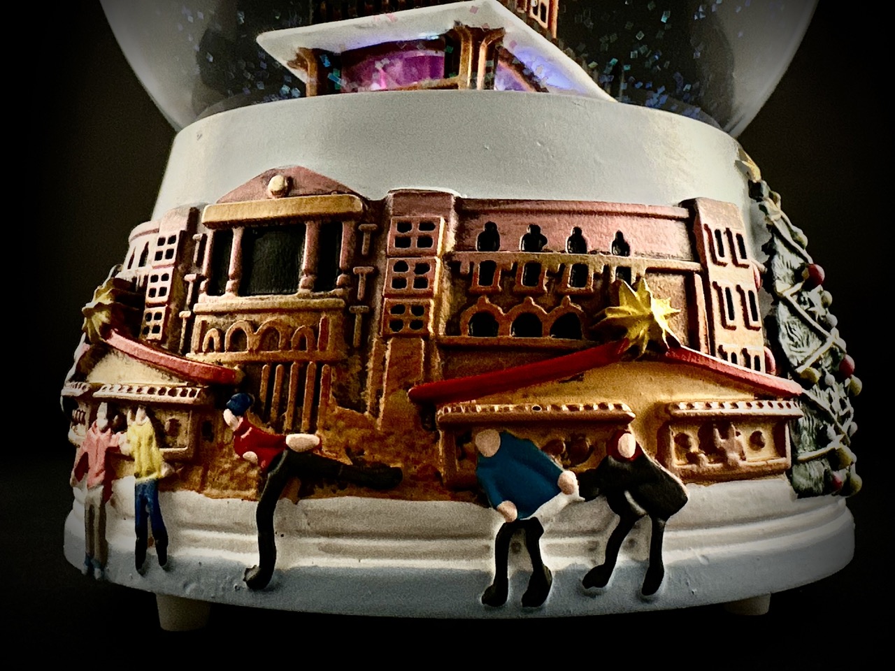 Christkindl Market - Queen of Snow Globes