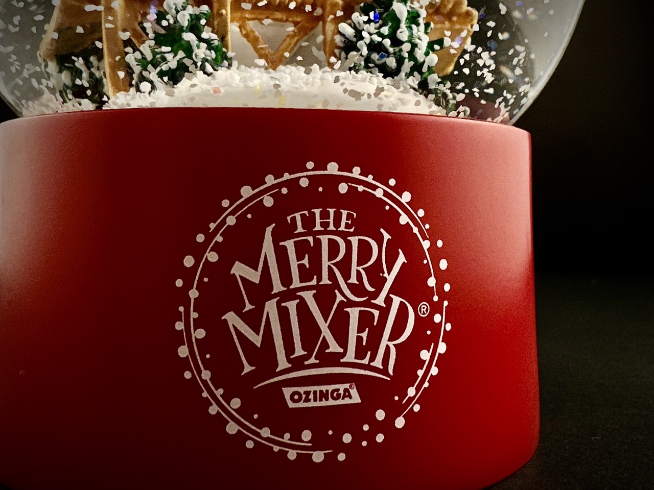 Ozinga - Queen of Snow Globes