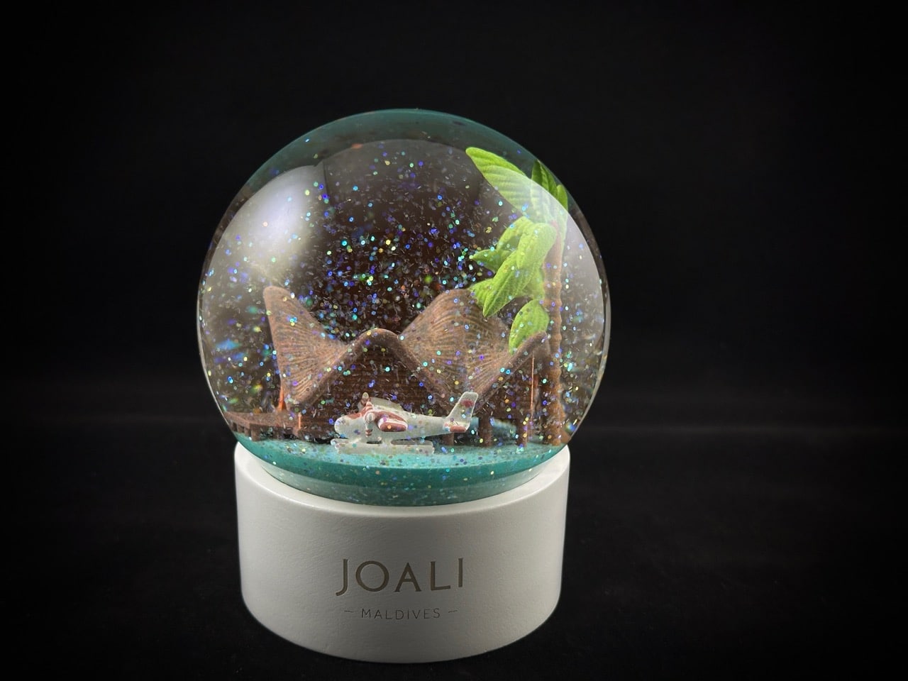Joali Resort Maldives - Queen of Snow Globes